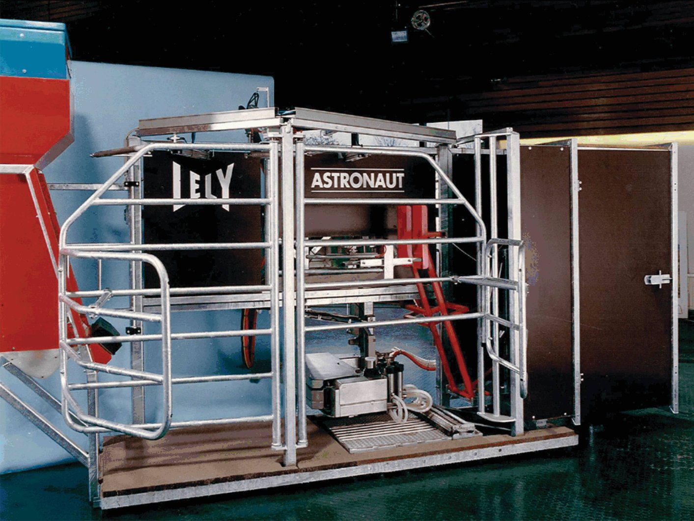 Switching to Lely Automated Dairy Systems: 30 Years Ago vs. Today