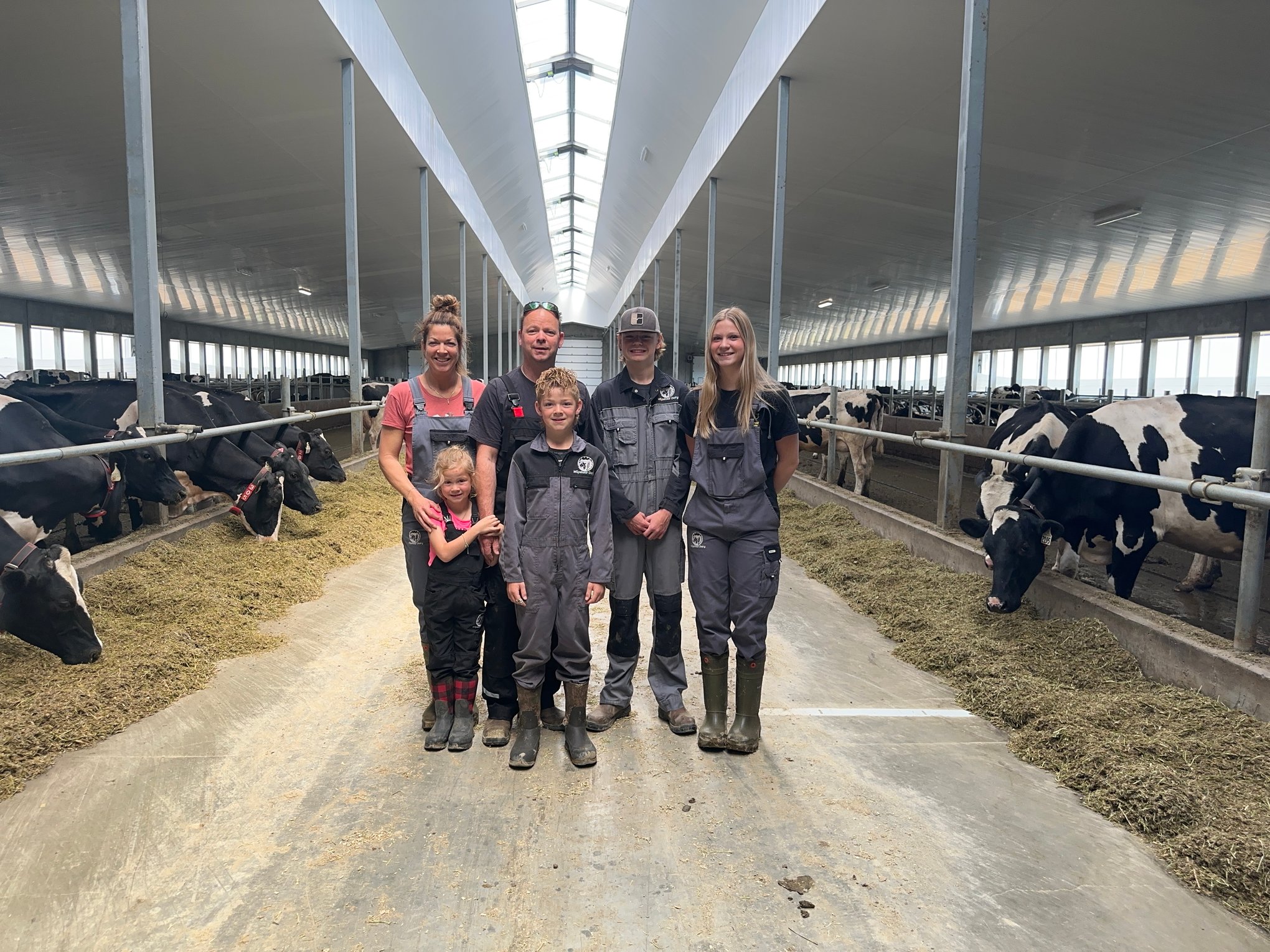 Robotics Replace Rotary on Dairy Farm Focused on Labor, Efficiency ...